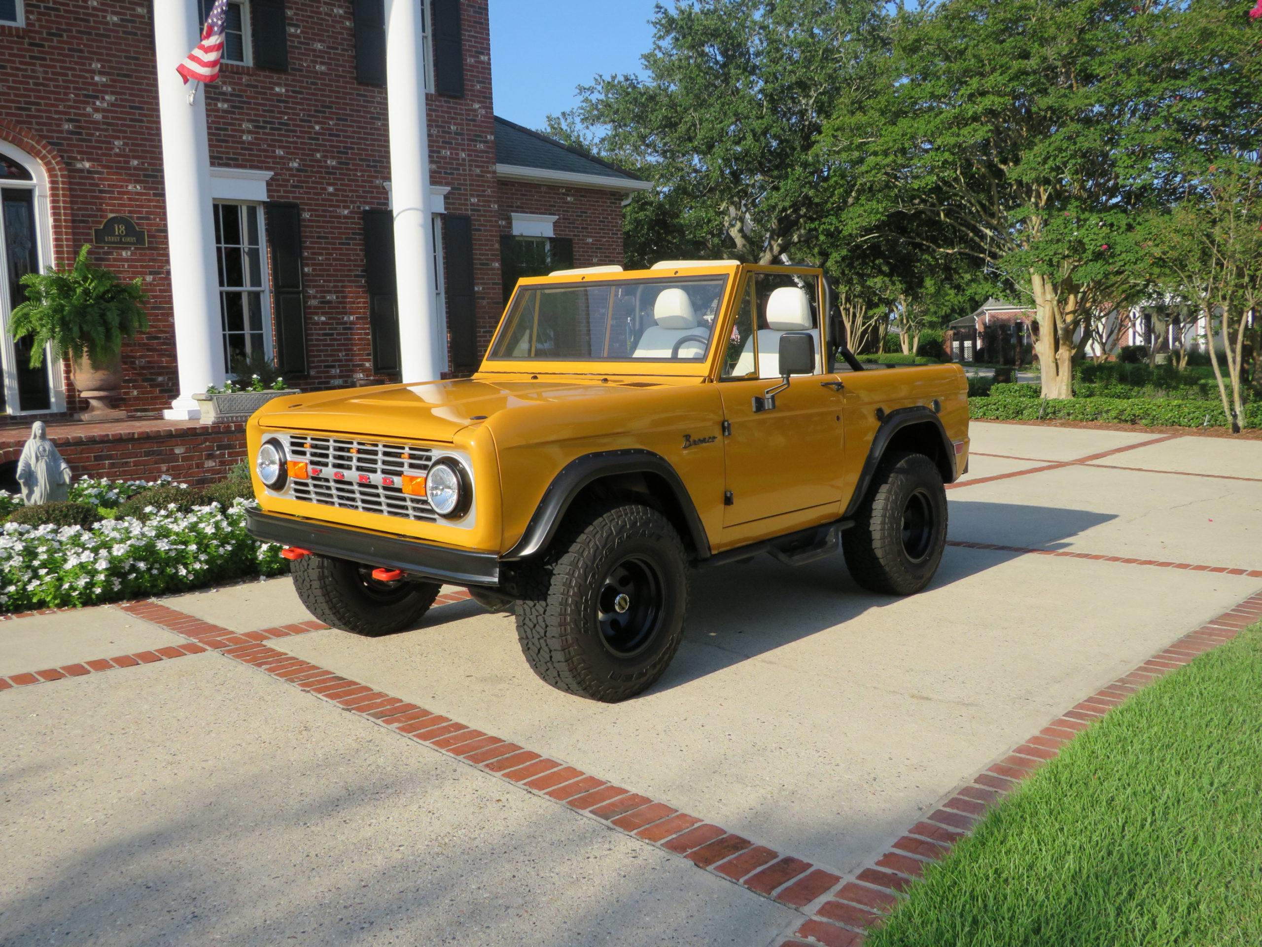 Amazing Resto-mod Bronco available at the Vicari Fall Auto Auction ...